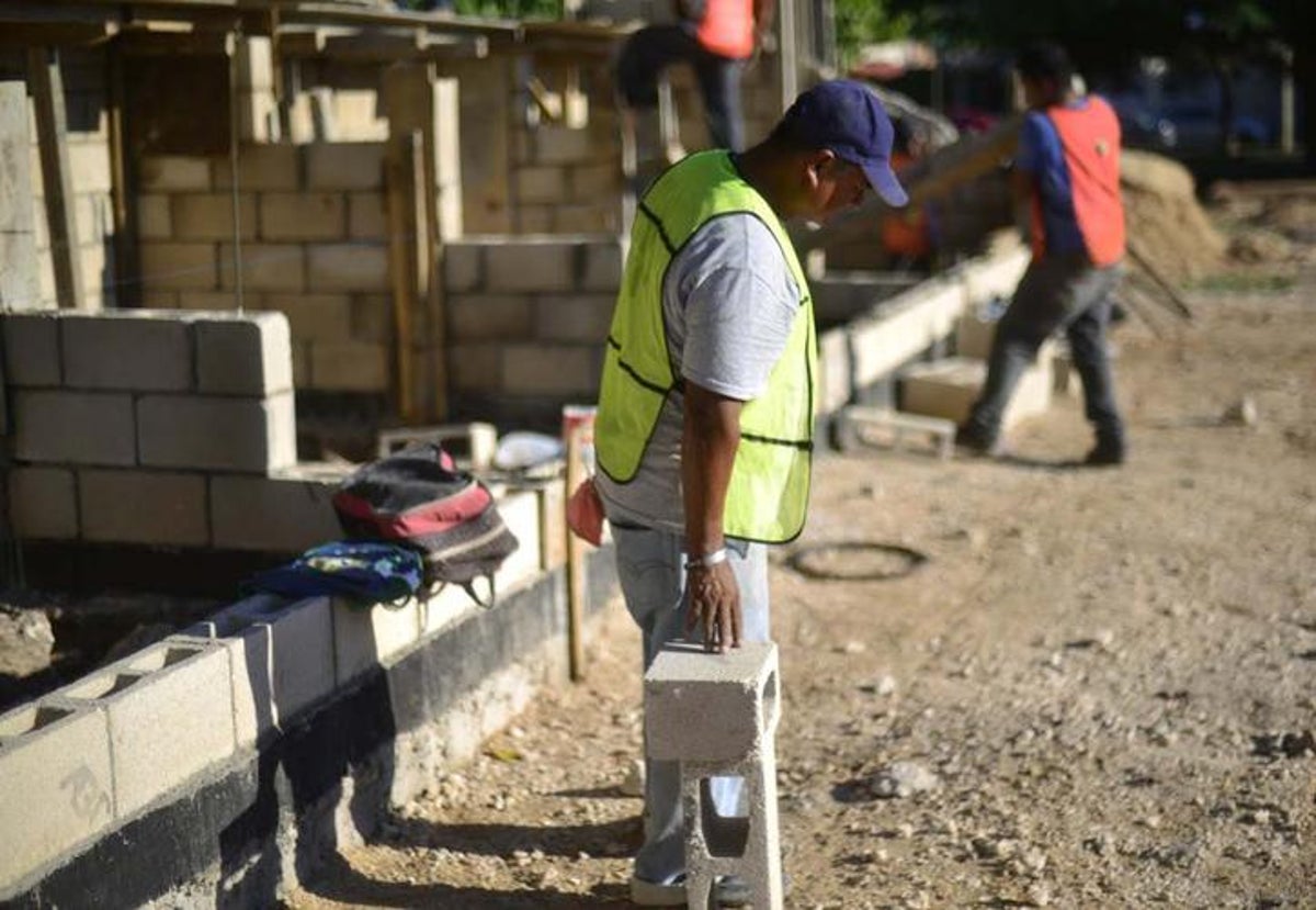 Más de 100 mil albañiles regresarán a laborar a Quintana Roo