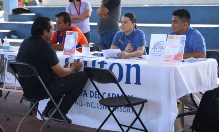 Abre mega feria de empleo en Solidaridad