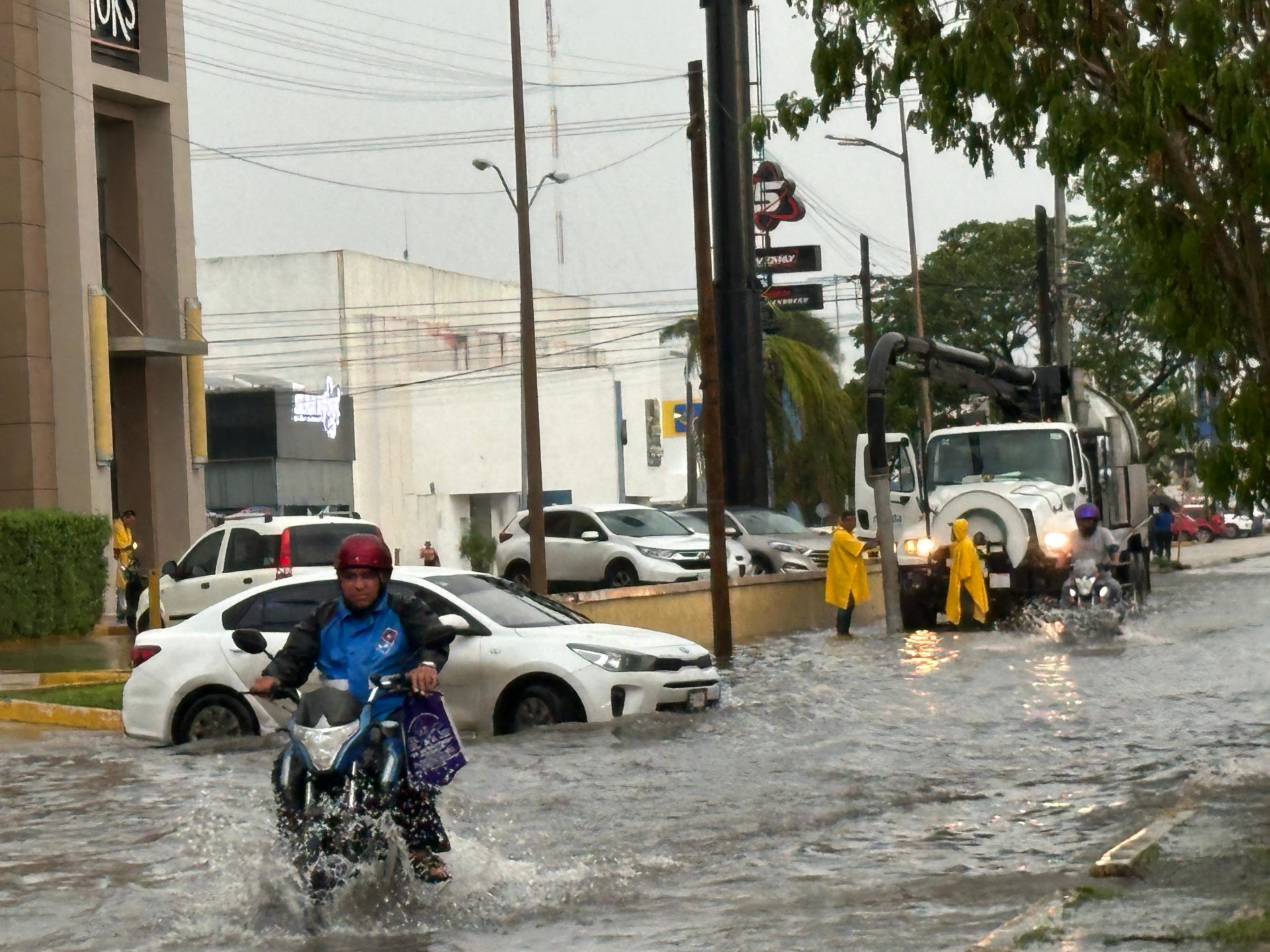 Lluvias fuertes provocan inundación en Mérida / 2024