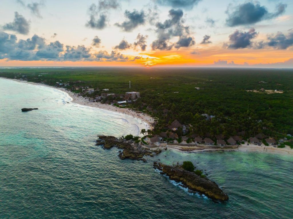 Aniversario de Tulum incluye plan de mil 109 domos escolares